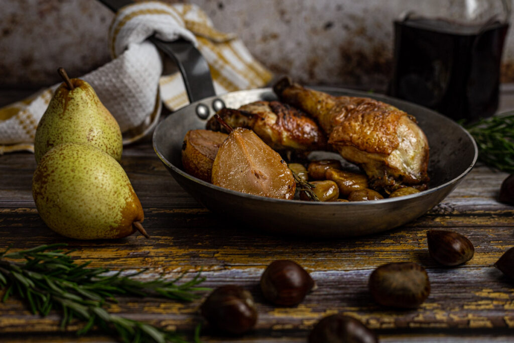 Frango com castanhas, peras, alecrim e vinho do Porto | Luís Miguel Costa