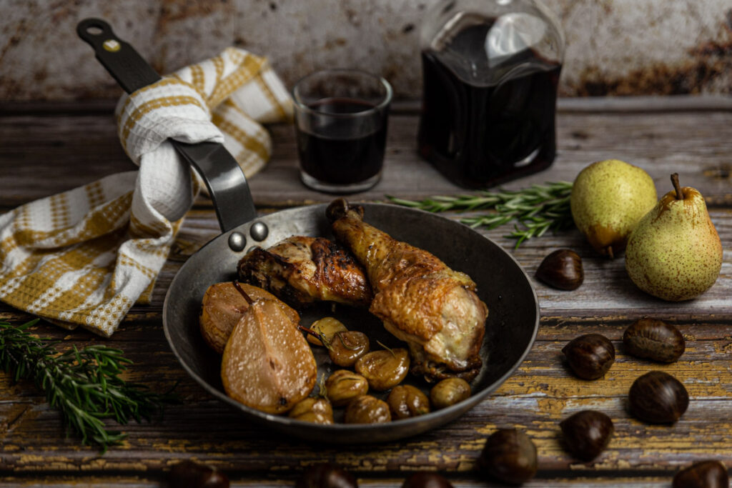Frango com castanhas, peras, alecrim e vinho do Porto | Luís Miguel Costa
