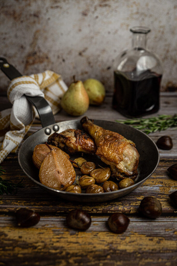 Frango com castanhas, peras, alecrim e vinho do Porto | Luís Miguel Costa
