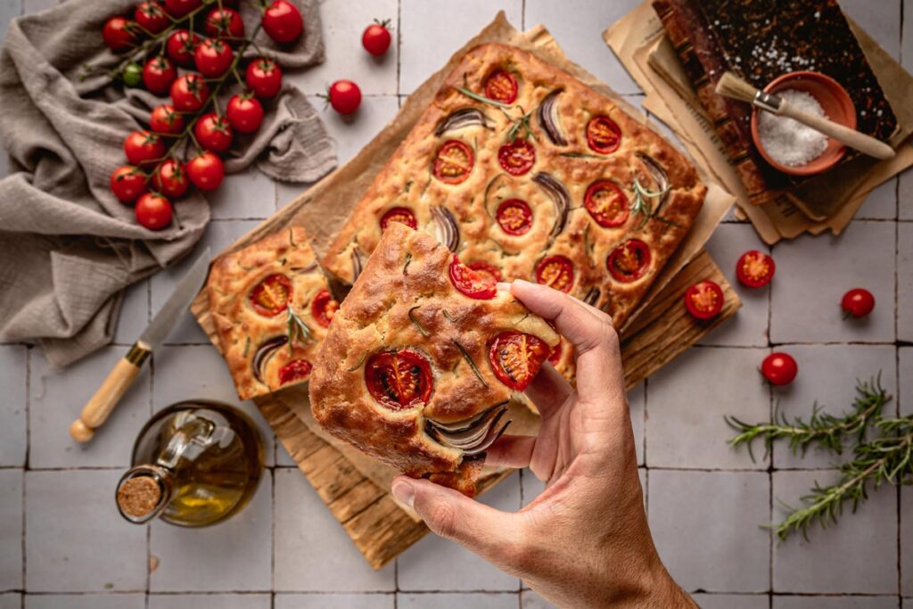 Focaccia com tomate e cebola roxa | Luís Miguel Costa