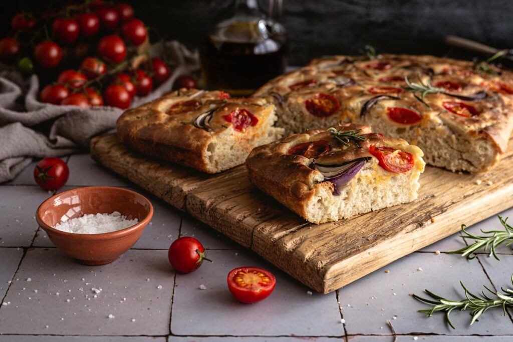 Focaccia com tomate e cebola roxa | Luís Miguel Costa