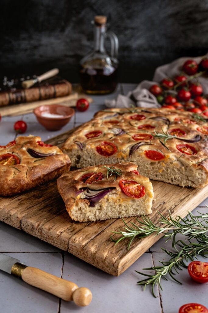 Focaccia com tomate e cebola roxa | Luís Miguel Costa