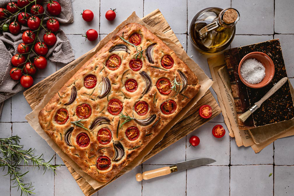 Focaccia com tomate e cebola roxa | Luís Miguel Costa