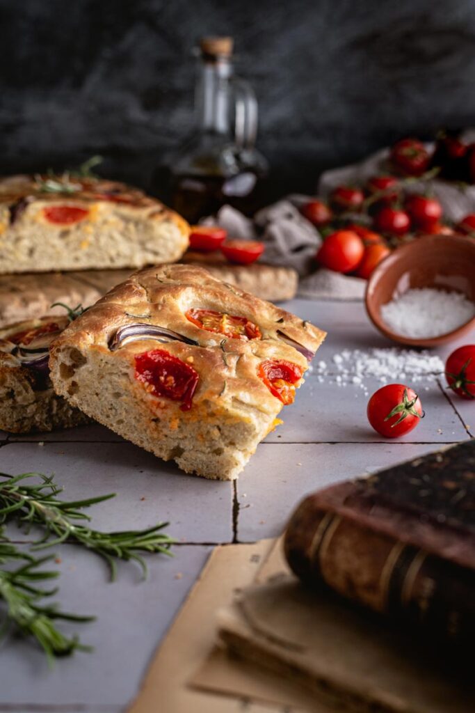 Focaccia com tomate e cebola roxa | Luís Miguel Costa