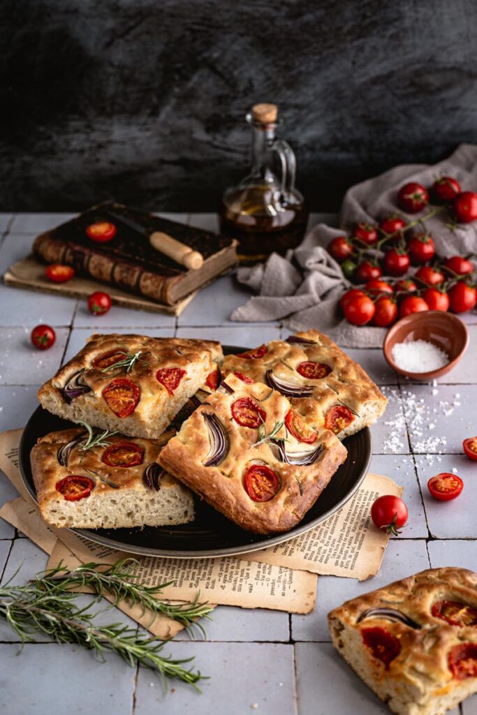 Focaccia com tomate e cebola roxa | Luís Miguel Costa
