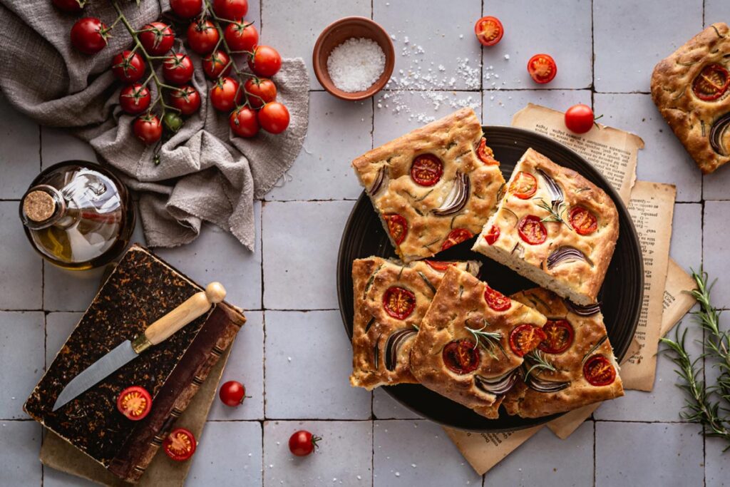 Focaccia com tomate e cebola roxa | Luís Miguel Costa