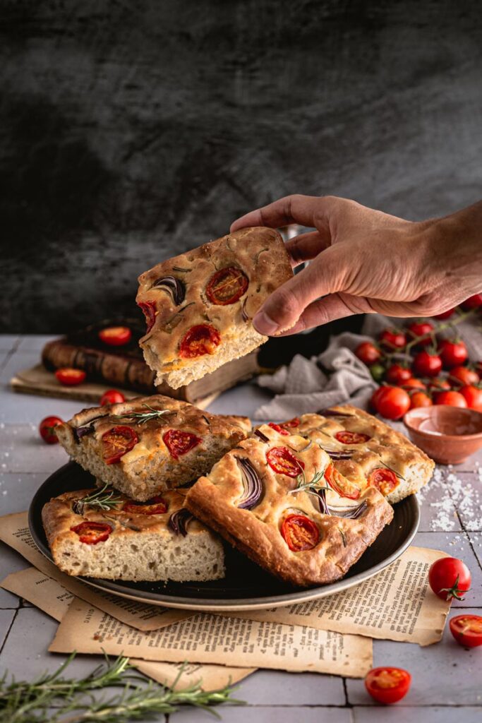 Focaccia com tomate e cebola roxa | Luís Miguel Costa