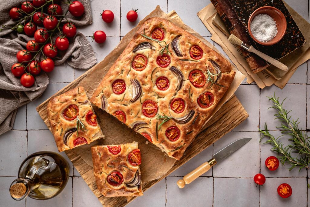 Focaccia com tomate e cebola roxa | Luís Miguel Costa