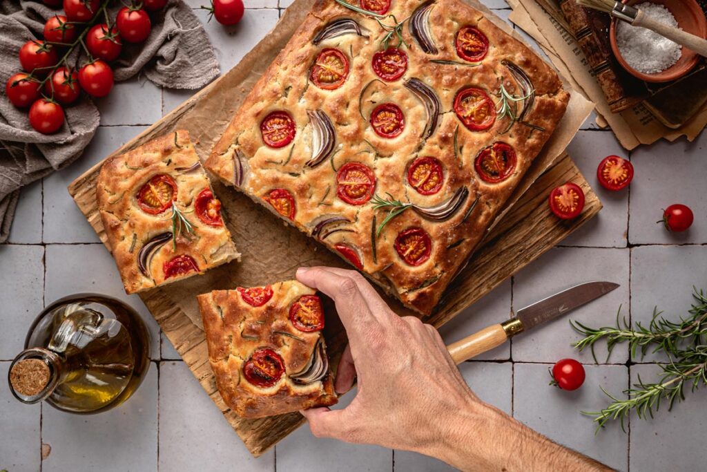 Focaccia com tomate e cebola roxa | Luís Miguel Costa