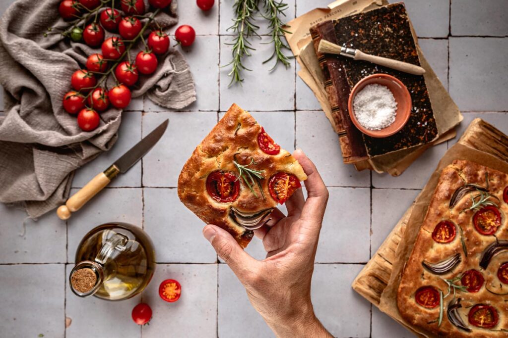 Focaccia com tomate e cebola roxa | Luís Miguel Costa
